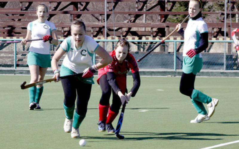 Žolės riedulio vietas dalijasi šiaulietės | Šiaulių kraštas