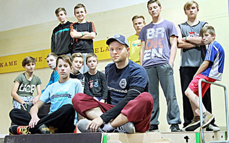 Parkūro technikos moko salėje | Šiaulių kraštas