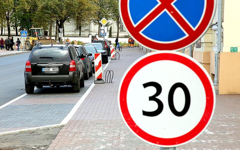 Automobiliai stovi statybvietėje | Šiaulių kraštas