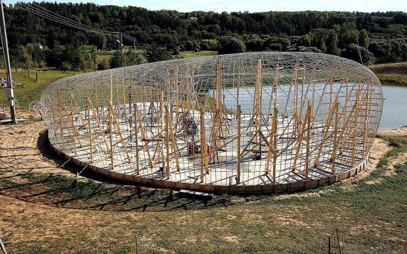 Dubysos slėnyje kyla įspūdingas sferinis namas | Šiaulių kraštas