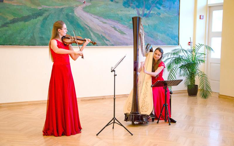 Aidėjo smuikas ir arfa | Šiaulių kraštas