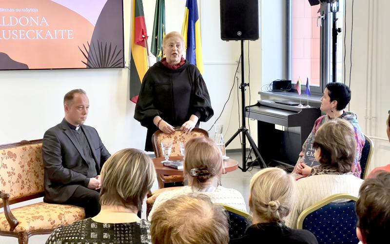 Knygą pristatė Aldona Ruseckaitė | Šiaulių kraštas